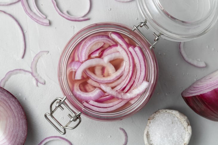 Easy Pickled Red Onions Recipe